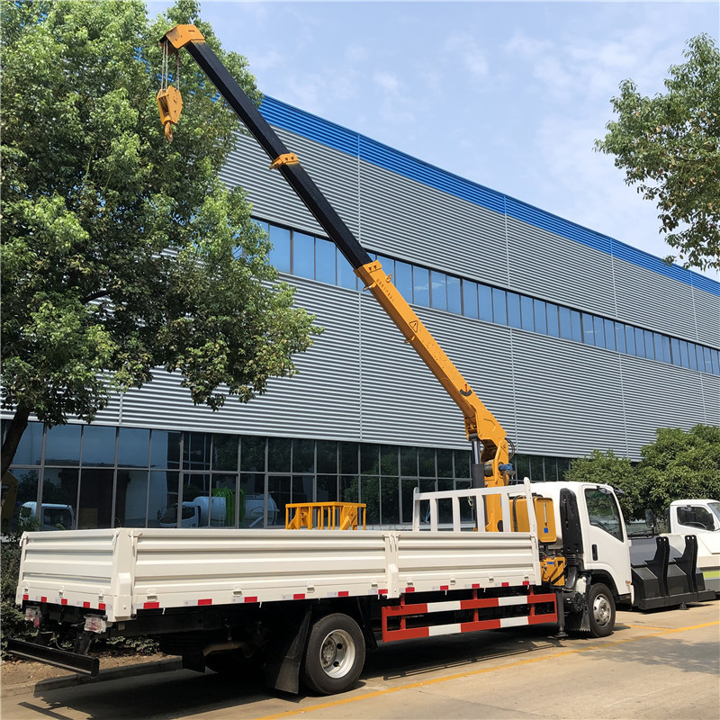 Isuzu ELF XCMG Straight Arm 5 Ton Truck Mounted Crane For Municipal ...